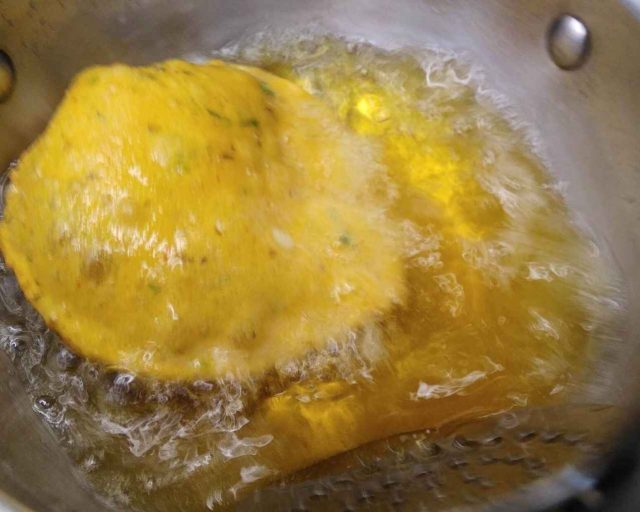 Aloo Puri Recipe | Aloo Ki Poori | How to make Aloo Puri